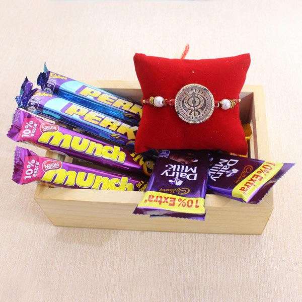 Send Metallic Khanda Rakhi with Chocolate Tray Online